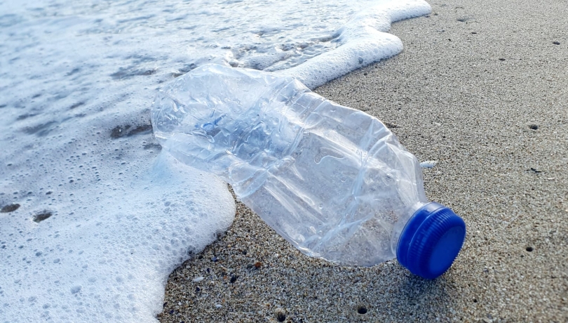 Molecular hurdles hindering the total recycling of plastic bottles ...